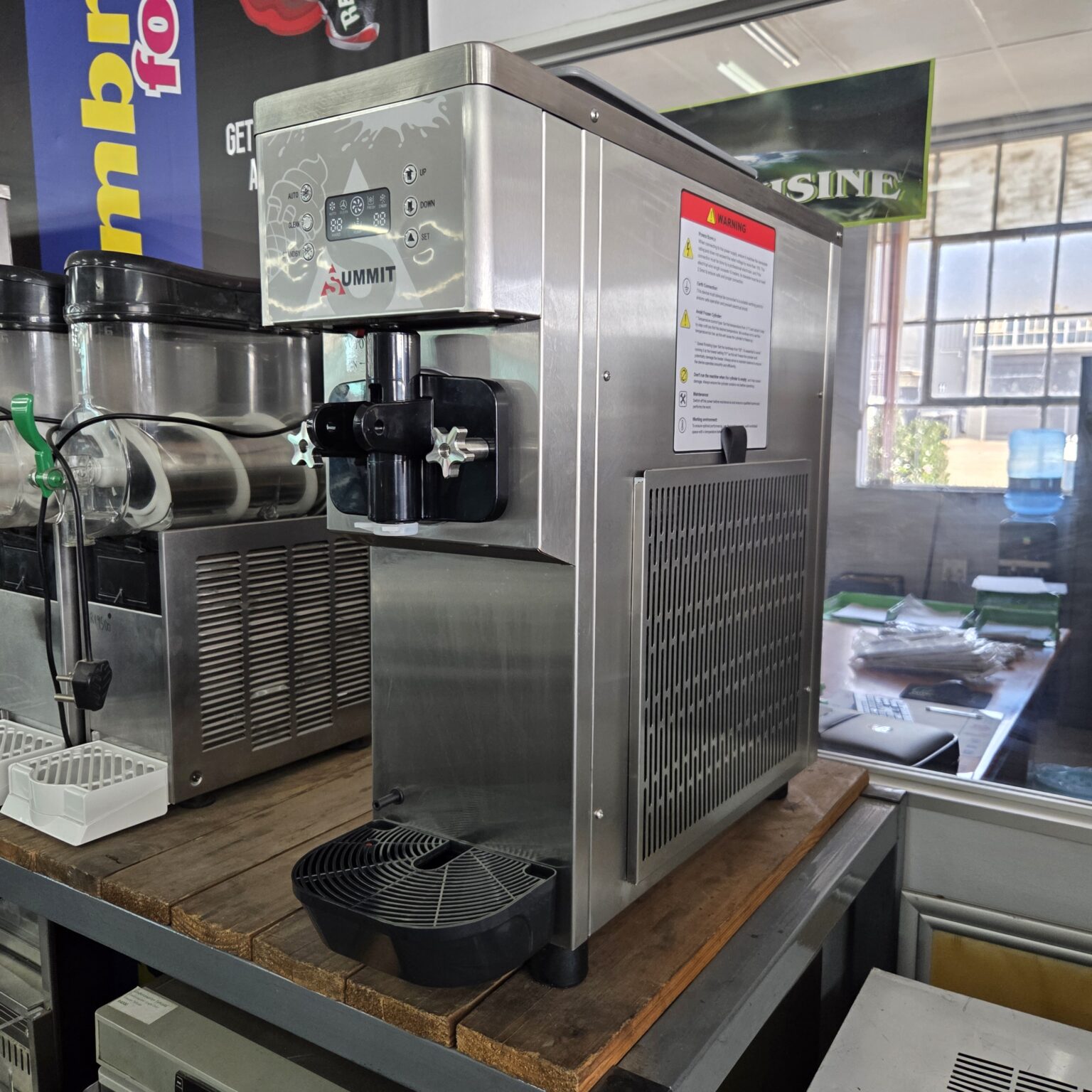 Ice Cream machine – SUMMIT – Backed by BCE - Caterelli